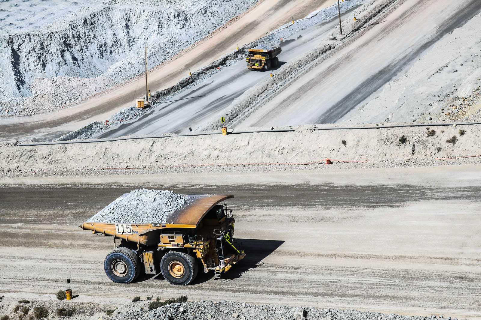Home - Americas Mining Corporation ENG